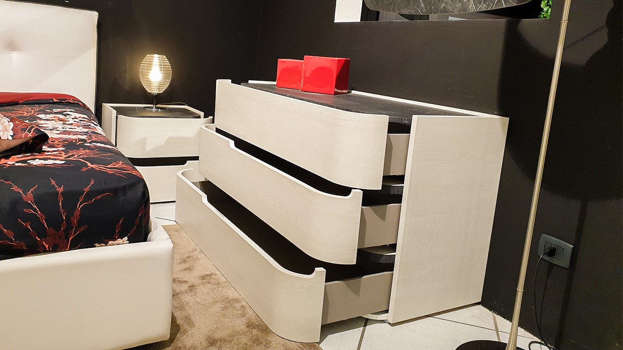 Camera moderna con inserti effetto marmo Nero Marquinia