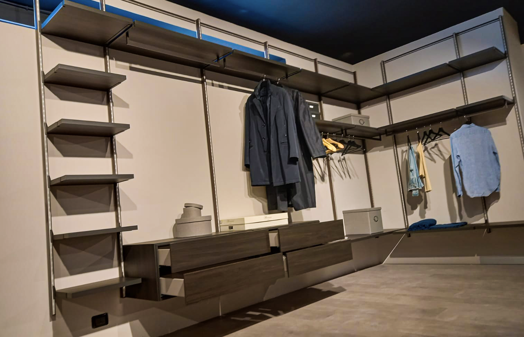 Cabina armadio sospesa a muro